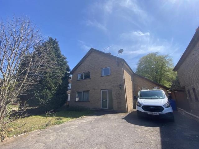 4 bedroom detached house to rent