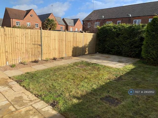 4 bedroom detached house to rent