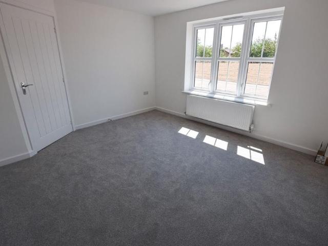 4 bedroom detached house to rent