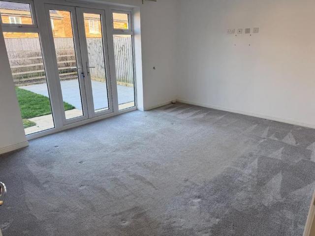 4 bedroom detached house to rent