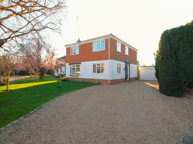 4 bedroom detached house to rent