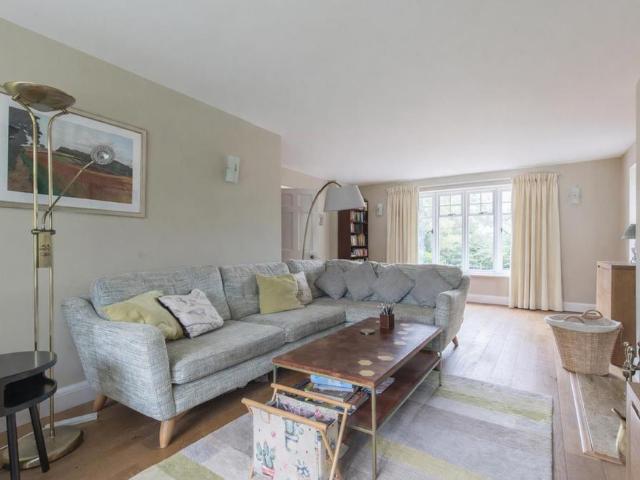 4 bedroom detached house to rent