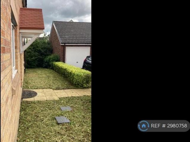 4 bedroom detached house to rent