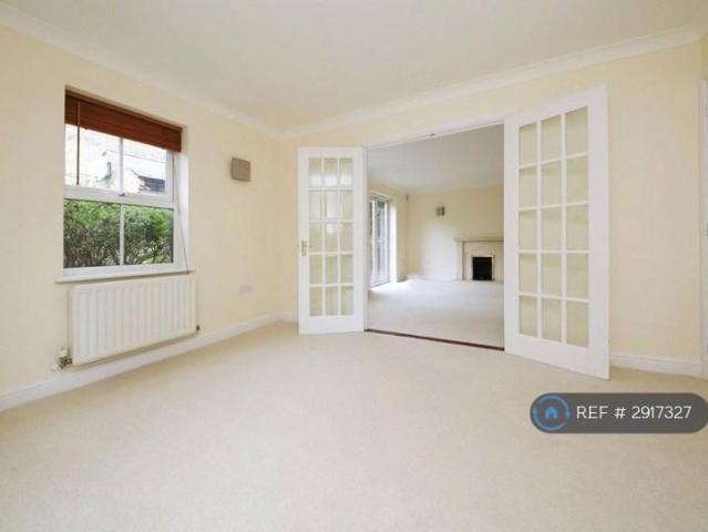 4 bedroom detached house to rent