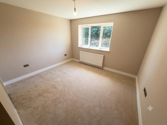 4 bedroom detached house to rent