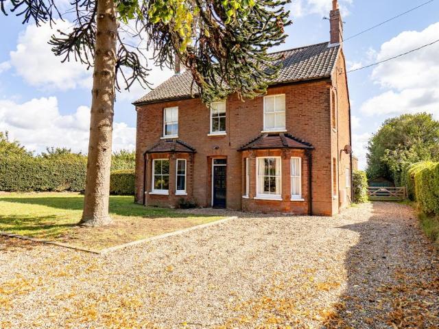 4 bedroom detached house to rent