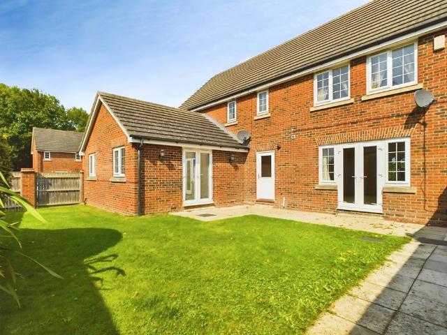 4 bedroom detached house to rent