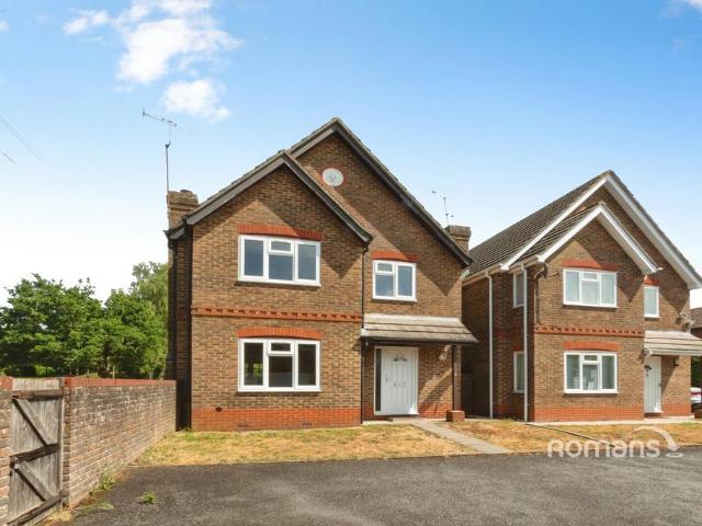 4 bedroom detached house to rent