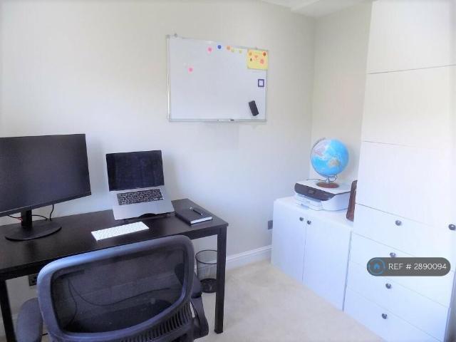 4 bedroom detached house to rent