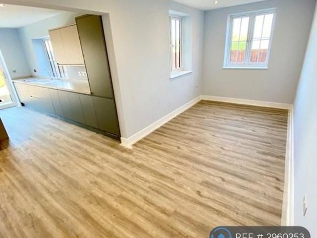 4 bedroom detached house to rent