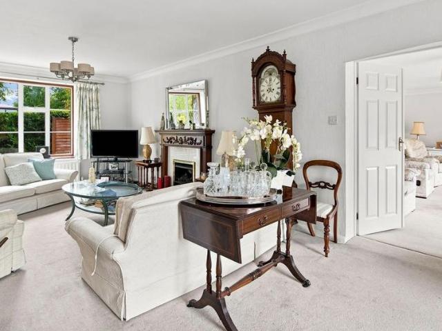 4 bedroom detached house to rent
