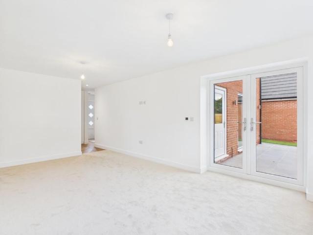 4 bedroom detached house to rent
