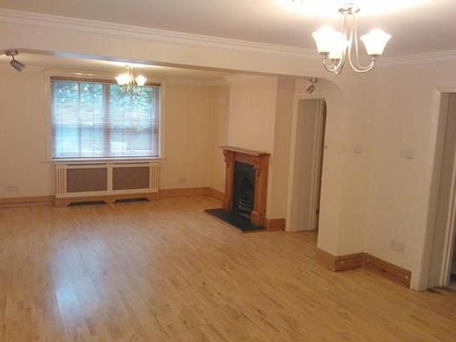 4 bedroom detached house to rent