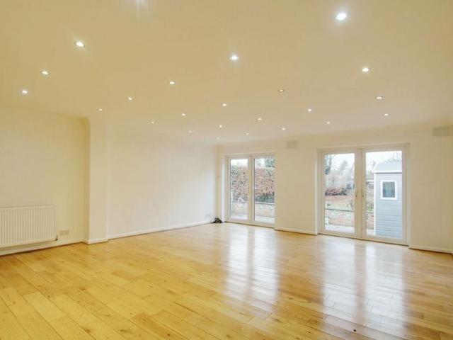 4 bedroom detached house to rent