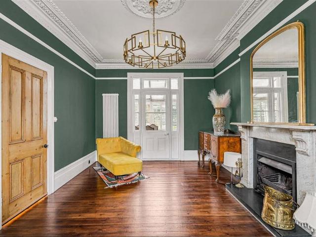 4 bedroom detached house to rent