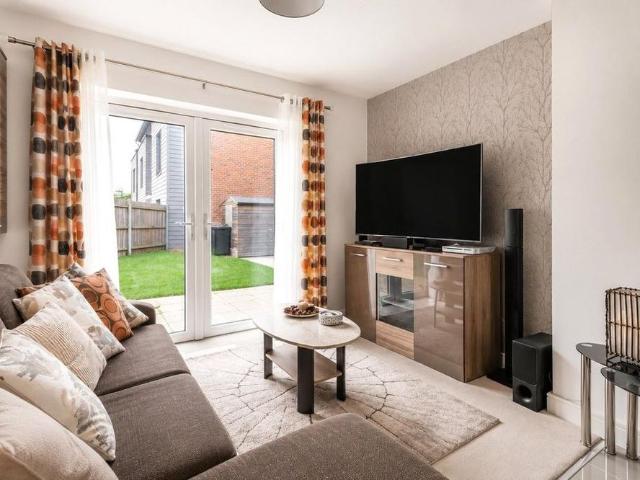 4 bedroom detached house to rent
