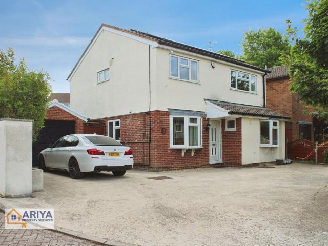4 bedroom detached house to rent
