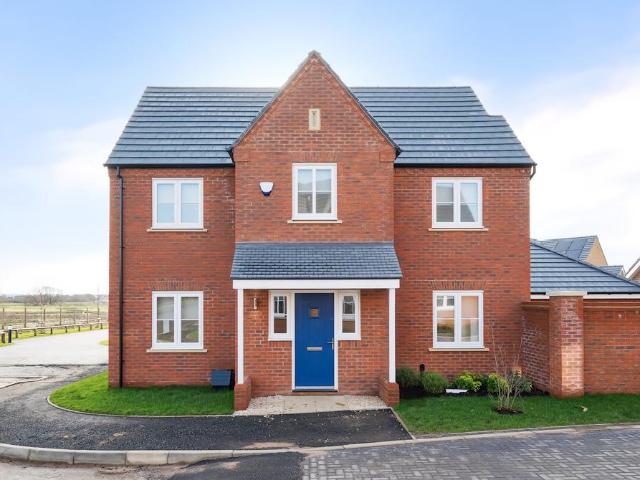 4 bedroom detached house to rent
