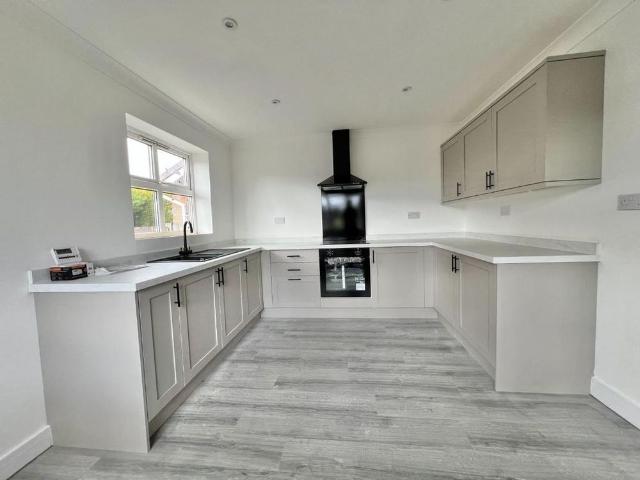 4 bedroom detached house to rent