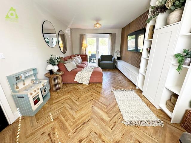 4 bedroom detached house to rent