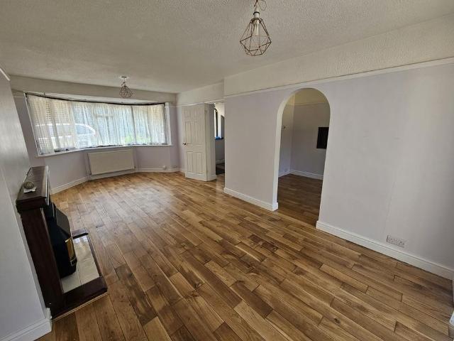 4 bedroom detached house to rent