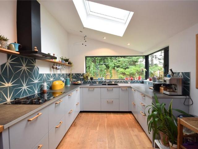 4 bedroom detached house to rent