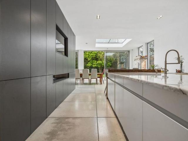 4 bedroom detached house to rent
