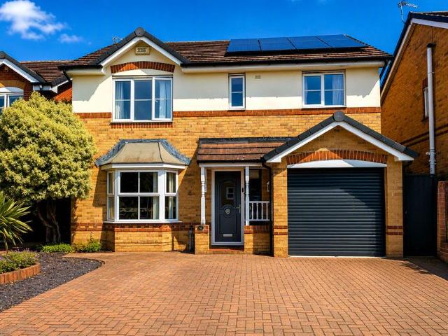 4 bedroom detached house to rent