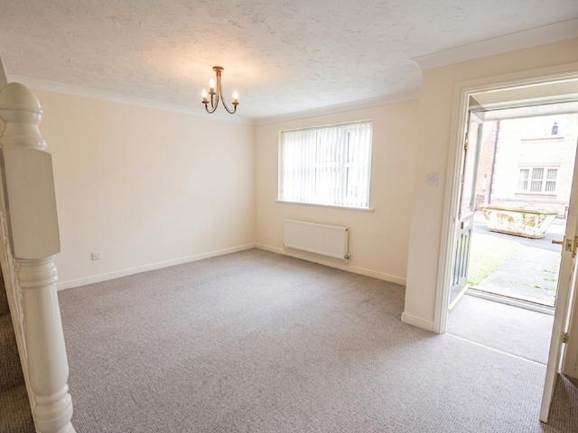 4 bedroom detached house to rent