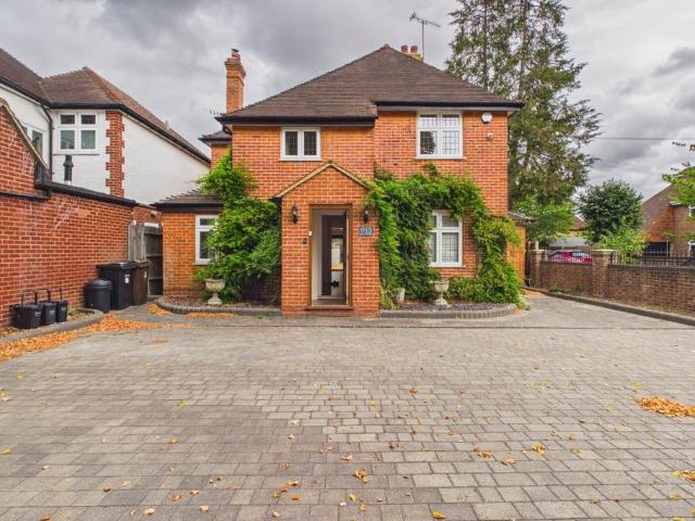 4 bedroom detached house to rent