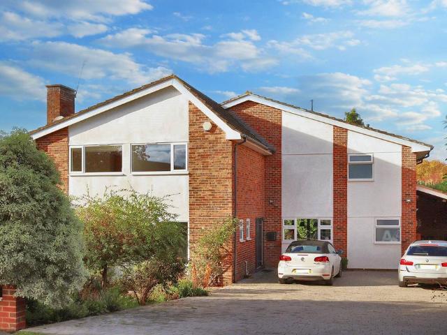 4 bedroom detached house to rent