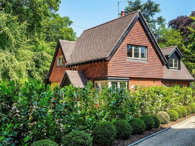 4 bedroom detached house to rent
