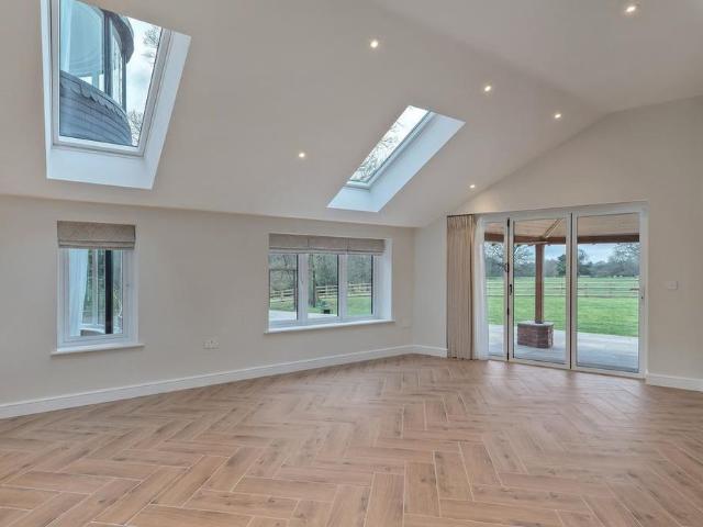 4 bedroom detached house to rent