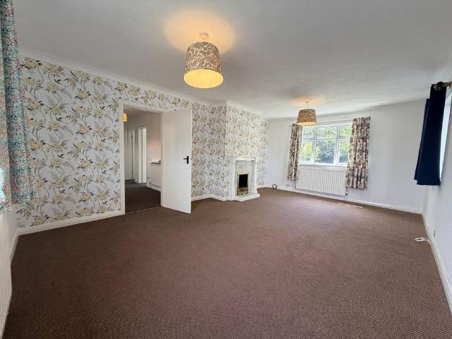 4 bedroom detached house to rent
