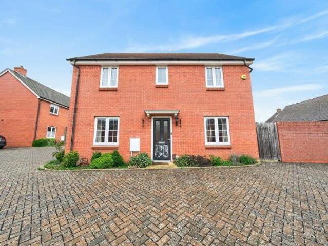 4 bedroom detached house to rent