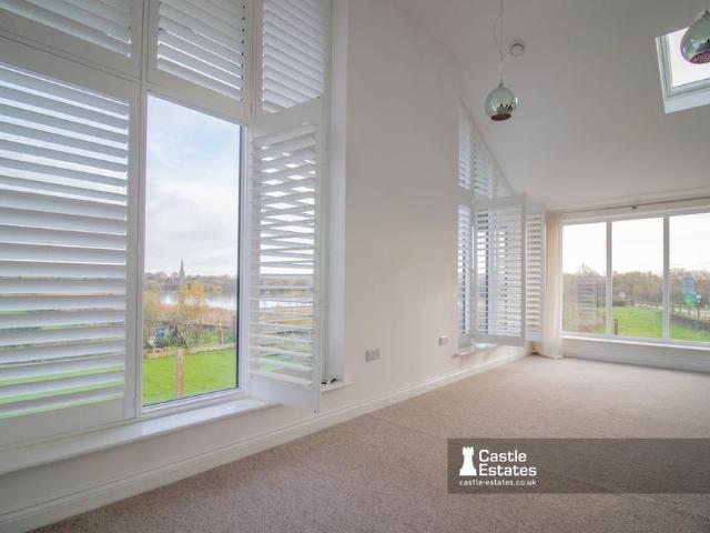 4 bedroom detached house to rent