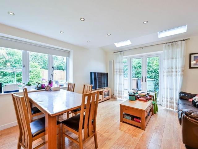 4 bedroom detached house to rent