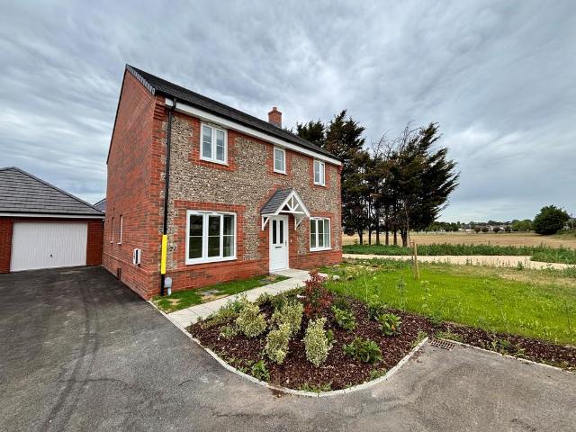 4 bedroom detached house to rent