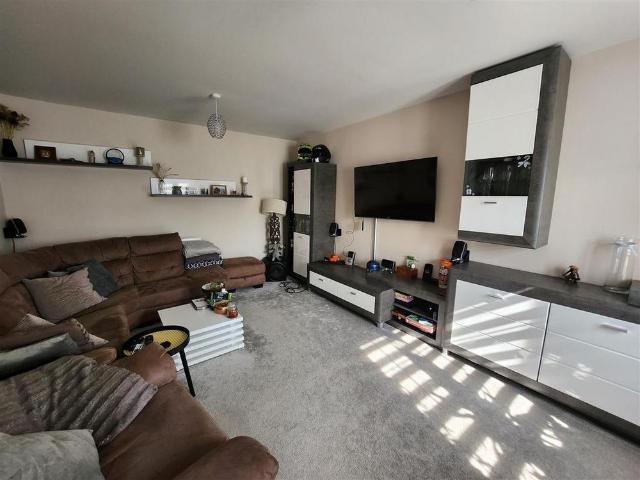 4 bedroom detached house to rent