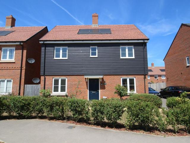 4 bedroom detached house to rent