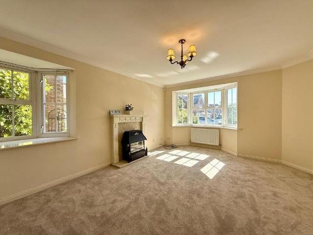 4 bedroom detached house to rent
