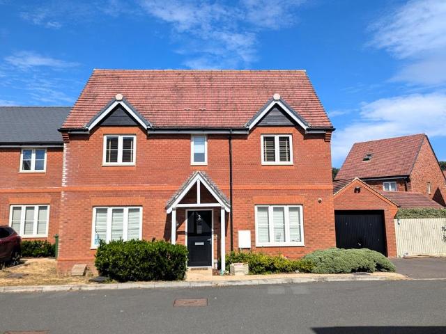 4 bedroom detached house to rent