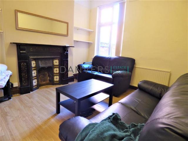 4 bedroom detached house to rent