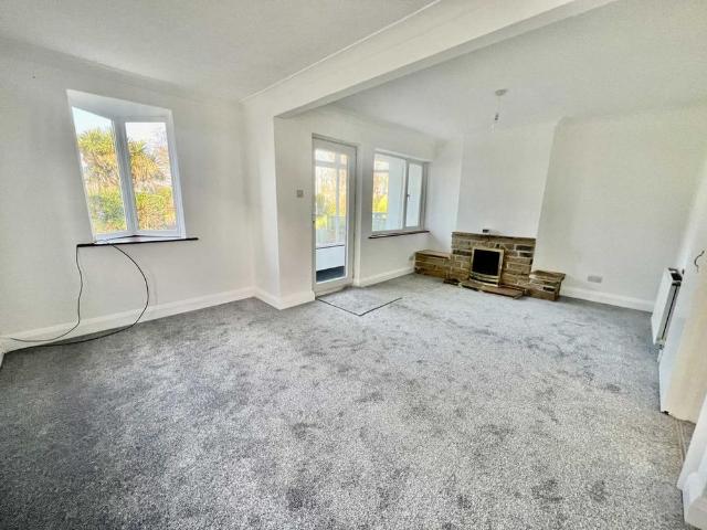 4 bedroom detached house to rent