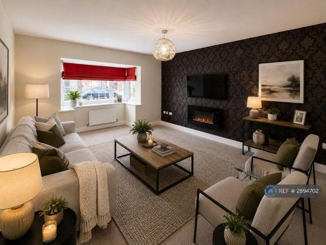 4 bedroom detached house to rent