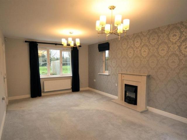 4 bedroom detached house to rent