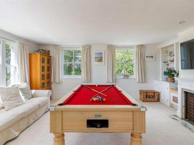 4 bedroom detached house to rent