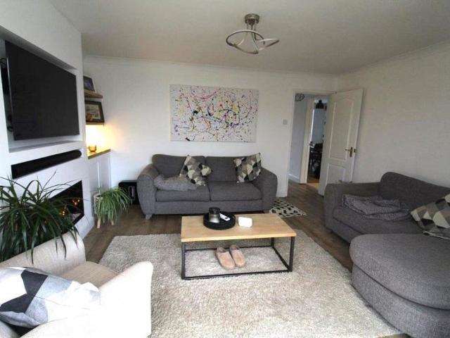 4 bedroom detached house to rent