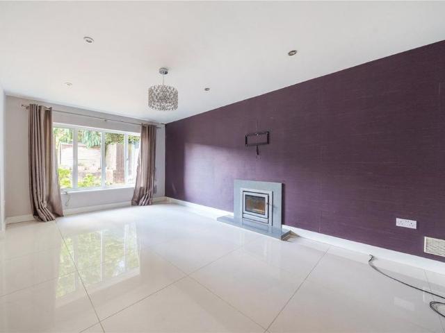 4 bedroom detached house to rent