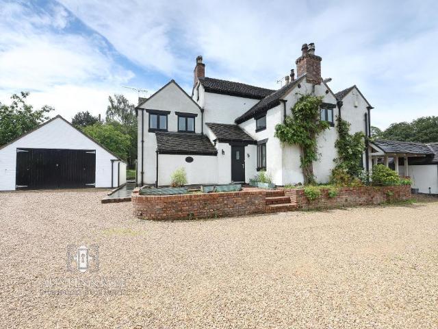 4 bedroom detached house to rent